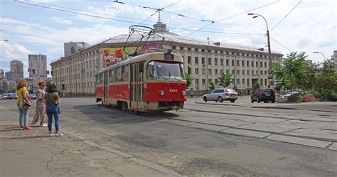 У Києві відновлюють рух наземного громадського транспорту під час повітряних тривог