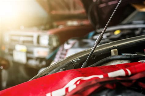 전문 현지 자동차 수리점 자동차 작업장 서비스 유지 보수 엔진을 수정하는 데 도움 쉽게 자신을 변경 오일 타이어 연간 마일 체크 색상 긁힌 바퀴 헤드 램프 범퍼 라디에이터