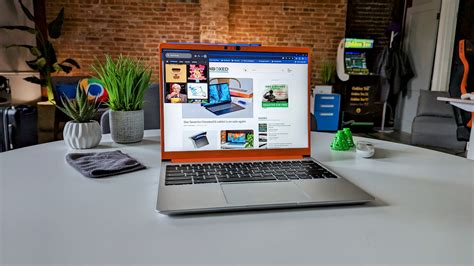 GIFs Are Coming To The ChromeOS Emoji Picker