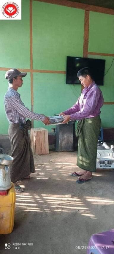 စစ်ကိုင်းတိုင်းရှိ စစ်ဘေးရှောင် ပြည်သူများကို မိုးကာ အင်္ကျီများ လှူဒါန