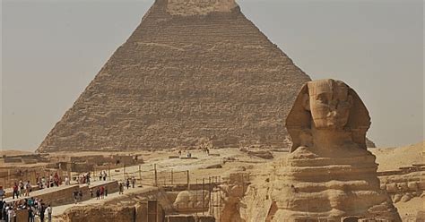 이집트의 상징 스핑크스와 피라미드