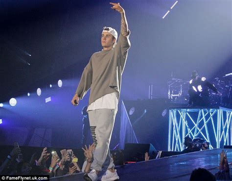 Justin Bieber Slams Obnoxious Fans For Screaming During Birmingham Concert Daily Mail Online
