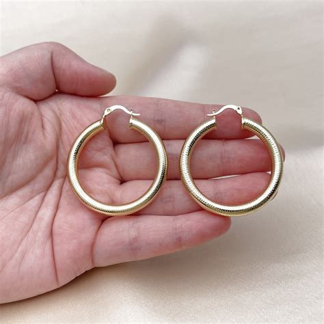 Oro Laminado Medium Hoop Gold Filled Style Hollow Design Diamond Cut