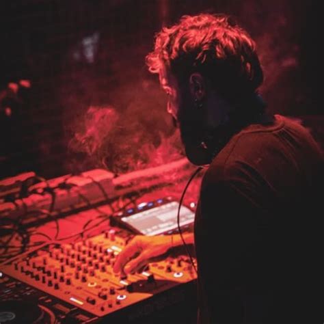 Sergio Caroli Caroli • Threads Say More