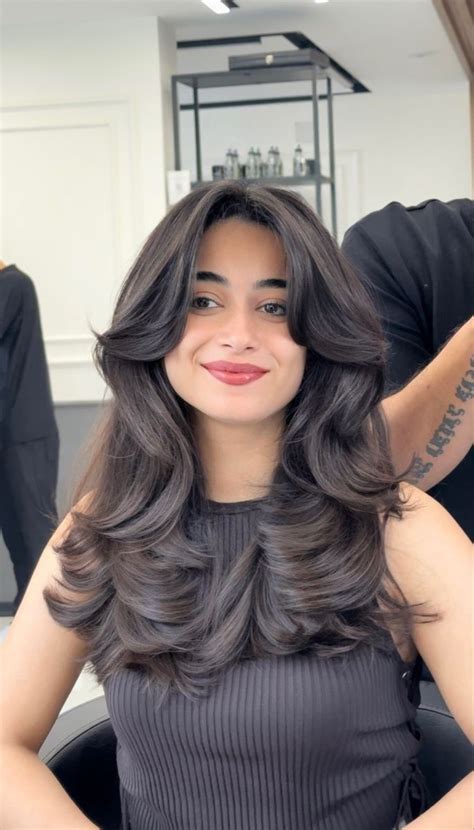 26 Most Flattering Long Shaggy Hairstyles For Women With Thick Hair