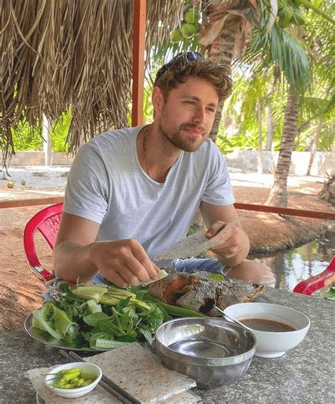 Max Mcfarlin The Travel Vlogger Celebrities Male Vlogger American