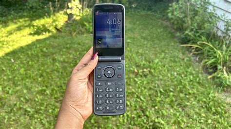 Tcl Flip 3 Review I Used This Retro Style Flip Phone For A Week Like