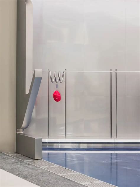 구조물로 포인트를 준 백화점 쇼핑몰 상가 내 30평 패션 매장 인테리어 수원 장안구 정자동