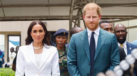 Meghan Markle draagt de beste royal tour-looks in Nigeria