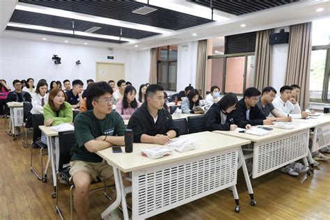 研究生处举办与哲人同行读书分享会