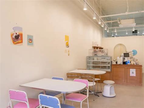 파스텔 컬러로 귀여운 포인트 18평 디저트카페 인테리어 부천 범박동