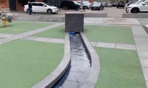 У центрі Дніпра запустили штучний струмок ВІДЕО Новости Section Ukr Net