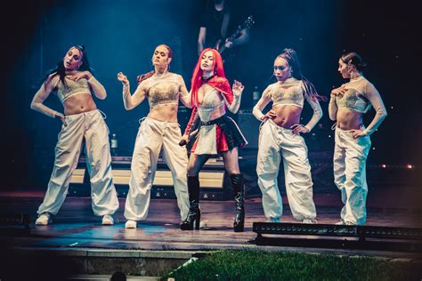 Ava Max In Hamburg Perfekte Inszenierung Vielleicht Ein Bisschen Zu Perfekt Mopo