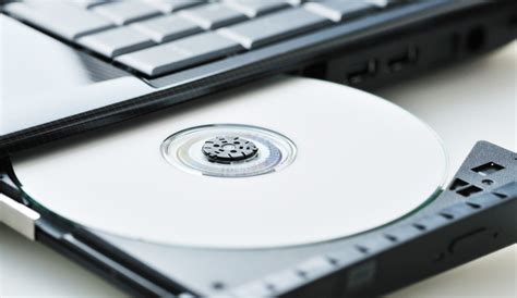 パソコンに光学ドライブはいらない？→現在はなくても大丈夫。必要な場合は「外付けドライブ」で対応。選び方も解説 パソコンの教科書