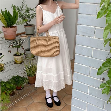 레이스 엣지 화이트 슬링 드레스 여성용 봄과 여름 프렌치 틈새 디자인 고급스러운 퍼스트 러브 시크 롱 드레스 Aliexpress