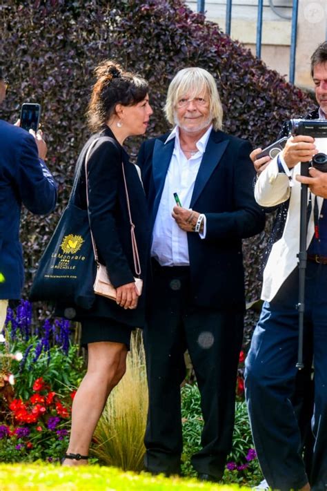 Renaud : Mariage en vue à 71 ans avec Cerise ! La date dévoilée et c'est pour très bientôt : Le ...