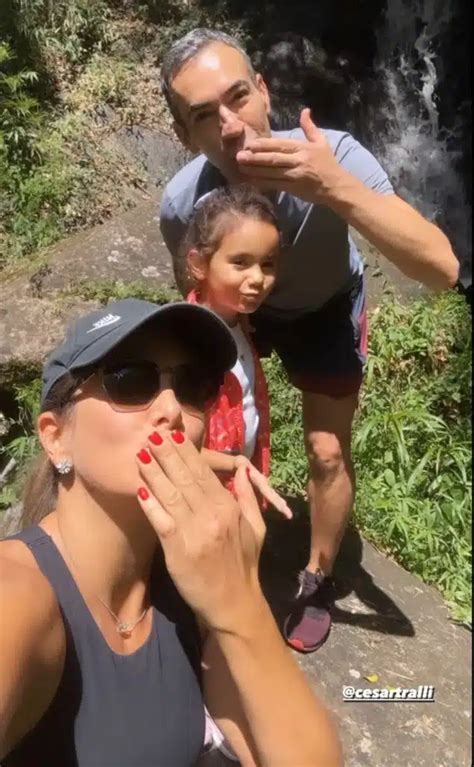C Sar Tralli E Tici Exibem Filha Em Cachoeira Em Campos Do Jord O
