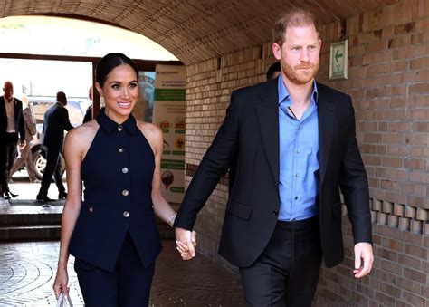 Prince Harry and Meghan Markle's Christmas Card Puts an 'Emphasis' on the Couple's New Approach ...