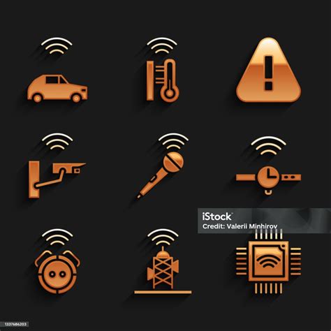 무선 마이크 안테나 마이크로 회로 Cpu프로세서 스마트워치 로봇 진공 청소기 보안 카메라 삼각형 및 자동차 시스템 무선 아이콘의 느낌표 설정 벡터 Cpu에 대한 스톡 벡터