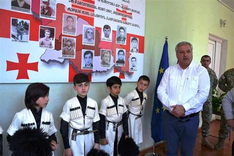 დუშეთის N1 საჯარო სკოლაში აფხაზეთის ომში დაღუპული მებრძოლების სახელების უკვდავსაყოფად