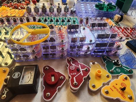 Lot Over 300 Pieces Elenco Snap Circuits Parts Electronic Stem Science