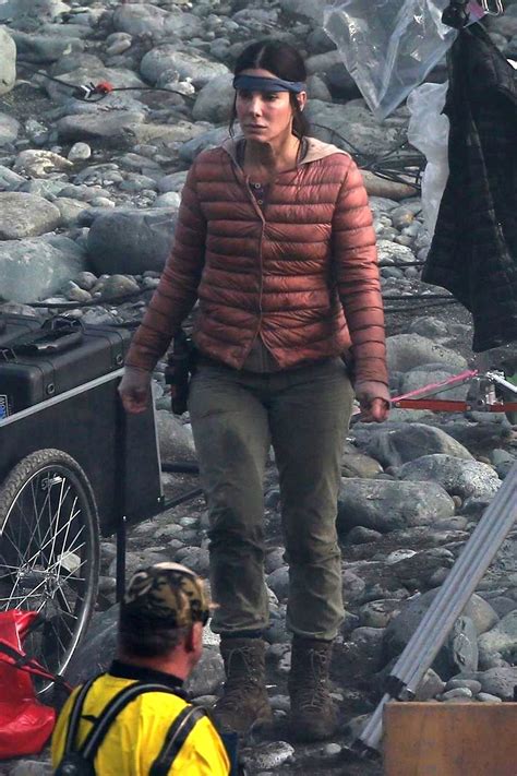 Sandra Bullock Filming Dramatic Scene For Bird Box 01 30 2018 • Celebmafia