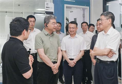 教育部党组成员、副部长吴岩一行来浙大调研