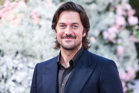 Lucas Bravo En Californie Auprès De Shailene Woodley Lacteur Partage