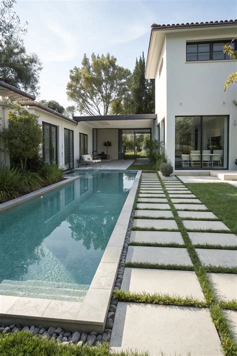 21 Inspiring Front Yard Pool Ideas