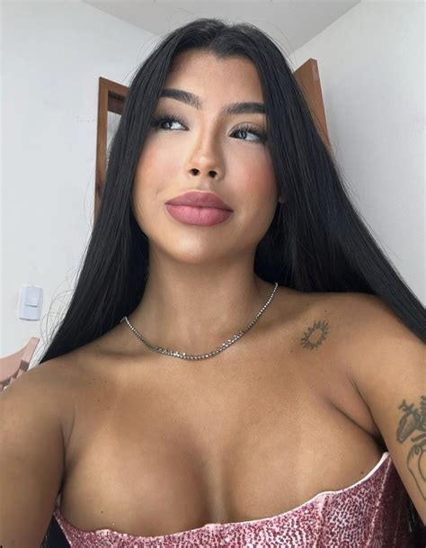 Pin By Will Tiako On Curvy Women Fashion Beautiful Women Pictures