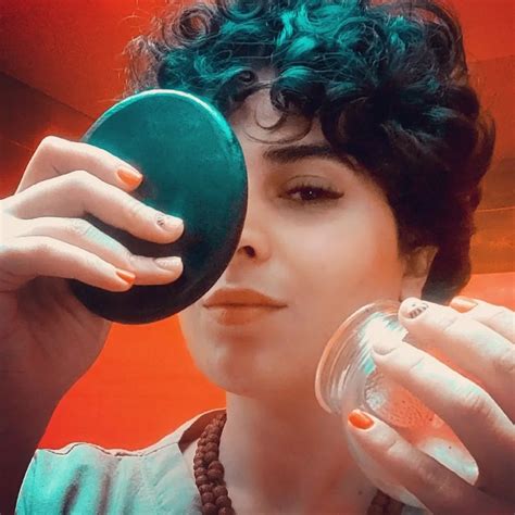 نواسیدی درمانگر ماساژتراپیست