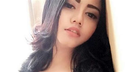 IBUKU YANG SEDANG NAFSU Cerita Sex