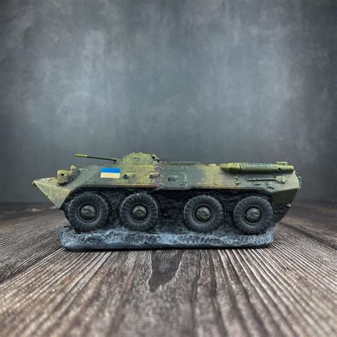 Патріотичний сувенір для військових гіпсова статуетка ручної роботи з українським