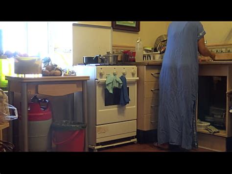 Une MILF arabe reçoit une grosse éjaculation d un beau fils en train de se masturber XVIDEOS COM