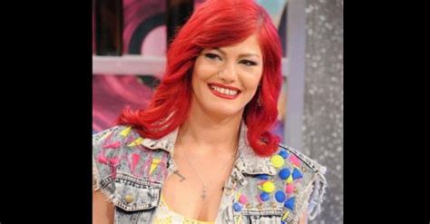 Жана Бергендорф се показа напълно натурална от дома си феновете в шаш ето как изглежда без