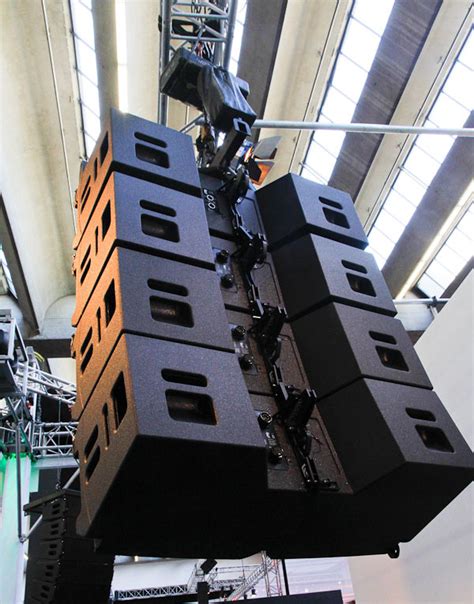 Alcons Introduit Le LR28 Line Array Grand Format SoundLightUp