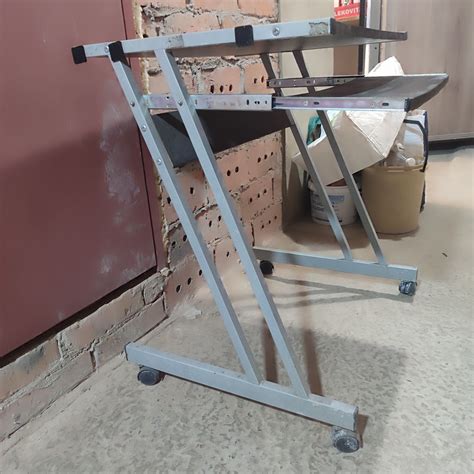 Стіл парта на пересувних колесах 500 грн Офісні меблі Львів на Olx