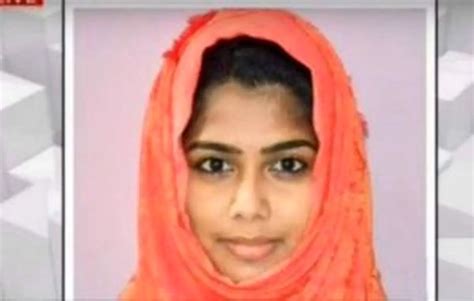 دار زدن دختر دانشجو پس از آزار و اذیت در حمامعکس