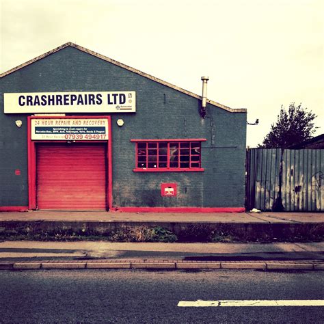 무료 이미지 건축물 포도 수확 자동차 복고풍의 집 건물 수송 수리 가게 차량 색깔 부서진 정면 차고 더러운 그런지 기계의 모터 모양