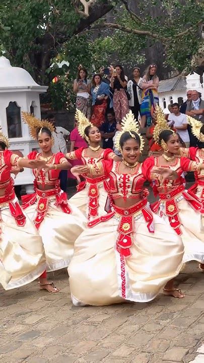 වෙස් මංගල්‍යයේ භාරය ඔප්පු කරපු දවසේ😍 ️ Spirit Dance Traditionaldance Youtube