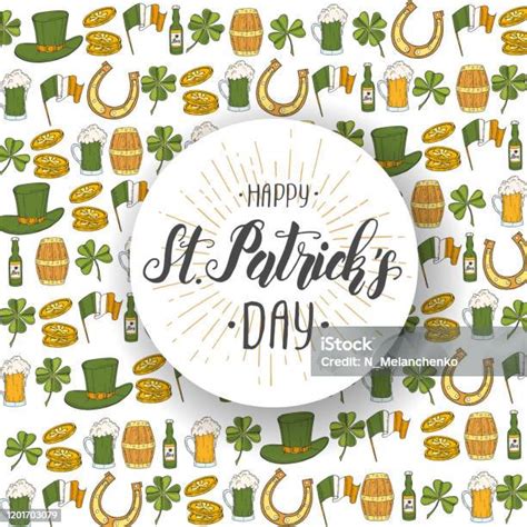 손으로 그린 세인트 패트릭의 날 포스터 말굽 맥주 배럴 아일랜드 국기 네 잎 클로버와 금화 글자 조각 일러스트레이션 4 명에 대한 스톡 벡터 아트 및 기타 이미지 Istock