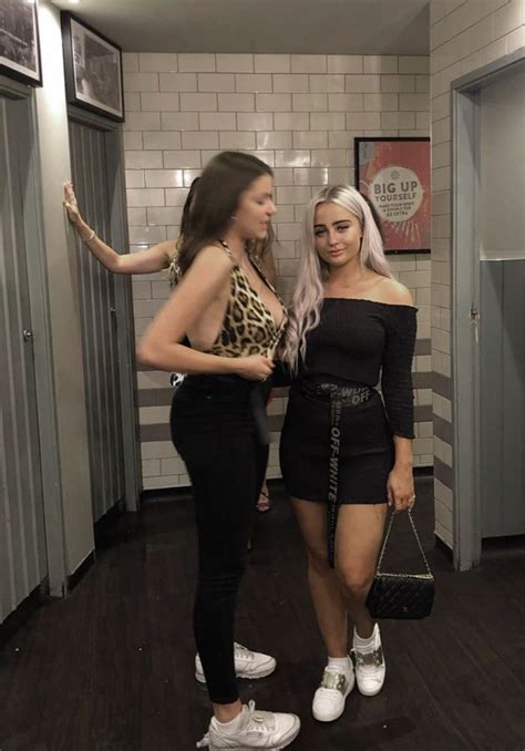 What A Duo Scrolller