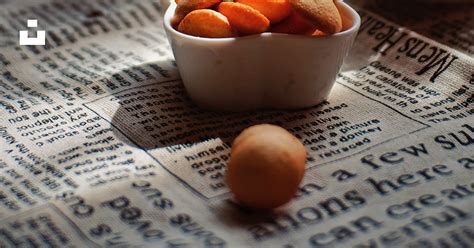 흰색 세라믹 그릇에 오렌지 과일 사진 Unsplash의 무료 꽃 이미지