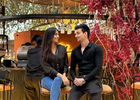 Internet Erupts As Emaan Khans Pictures With Someone Special Go Viral