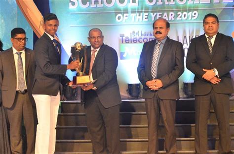 ශ්‍රී ලංකා කිරුළ දරණ යොවුන් වීරයා “නිපුන් ධනංජය”