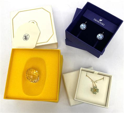 Lot Two Pieces Of Crystal Jewellery And A Crystal Egg Marked Swarovski