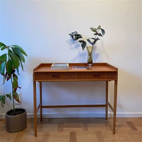 Litet Söt Vintage Skrivbord I Teak Retrodeco Stockholm