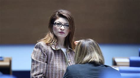 След скандал и обиди Десислава Атанасова вече не е депутат ВИДЕО