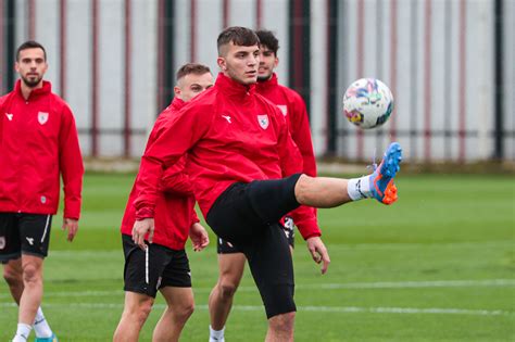 Yunus Emre Yuvadan Uçuyor Mu