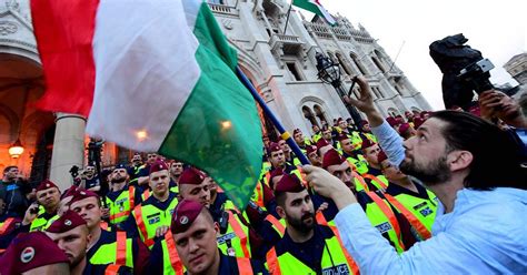 학문의 자유를 보장해달라헝가리 교육법 개정 반대시위
